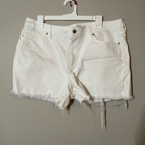Universal Thread | Shorts | Universal Thread White Denim Shorts | Poshmark